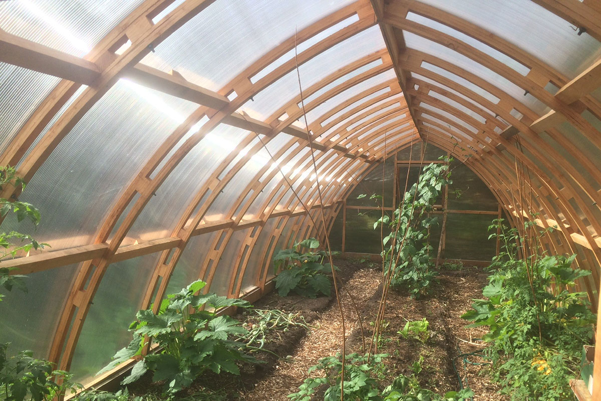 Marlon ST used to make Timbertunnel, tunnel shaped greenhouse.